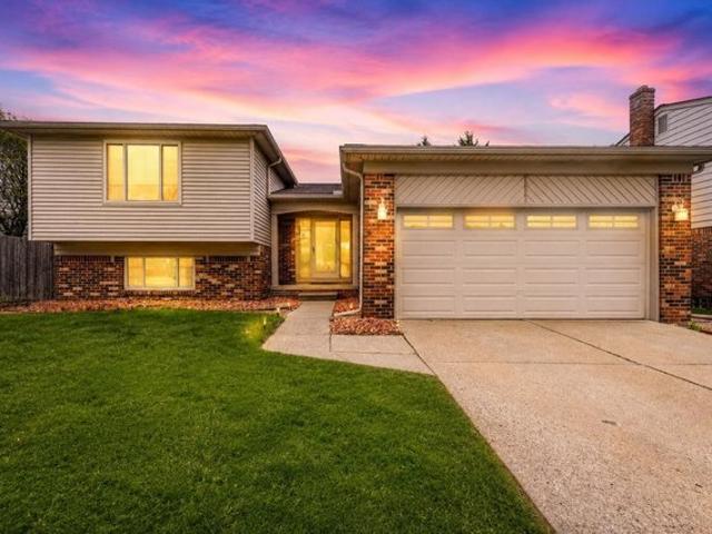 38982 Sutton Dr, Sterling Heights, MI 48310