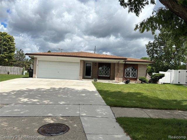 38986 Cottonwood Ct, Sterling Heights, MI 48310
