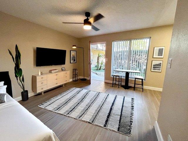3890 Cambridge St, Las Vegas, NV 89119