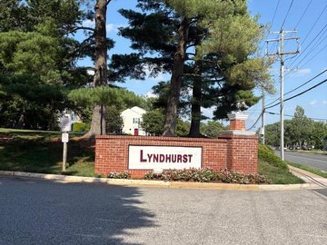3890 Lyndhurst Dr Apt 201, Fairfax, VA 22031