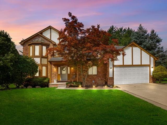 3891 Fairfax Dr, Troy, MI 48083