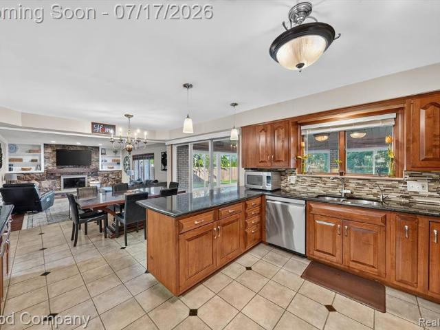 38921 Santa Barbara Street