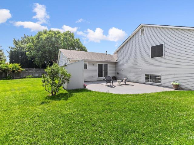3892 E Eisenhower Dr