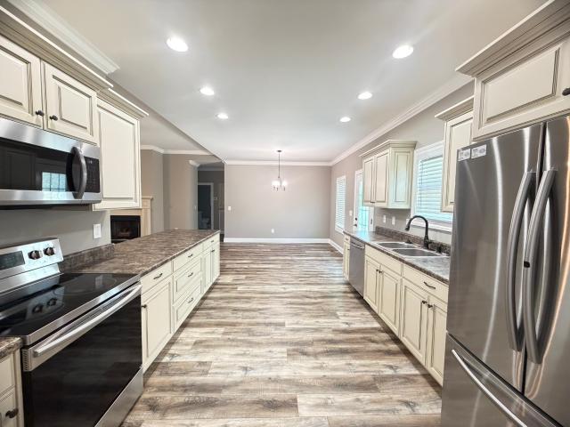 389 Colonial Dr