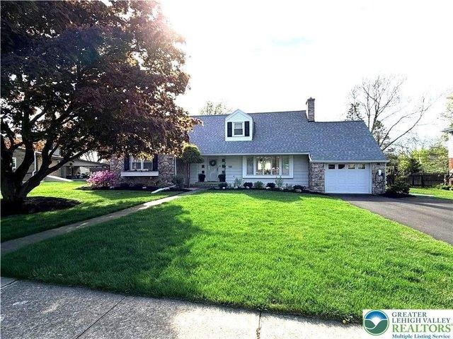 389 Barrett Rd, Emmaus, PA 18049
