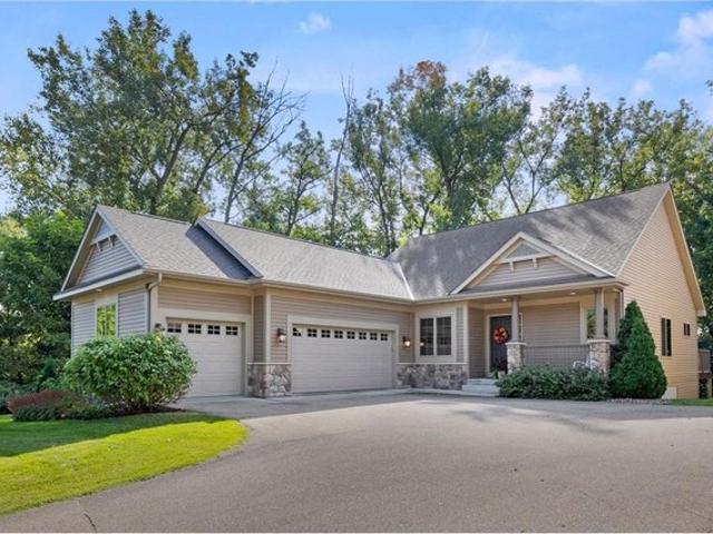 389 Brickyard Dr, Chaska, MN 55318