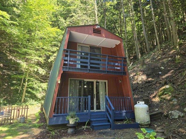389 Dothan Rd, Hartford, VT 05001