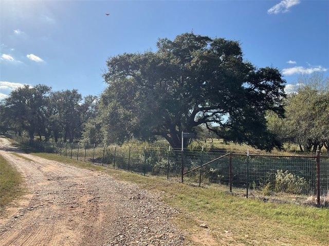 389 Hausmann Rd, Cuero, TX 77954