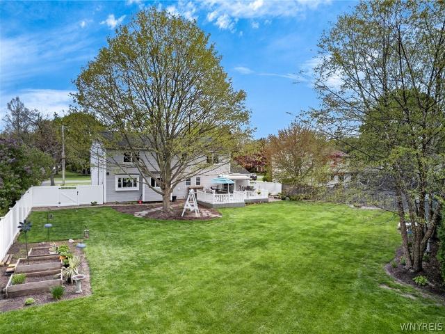 389 Hawthorne Place