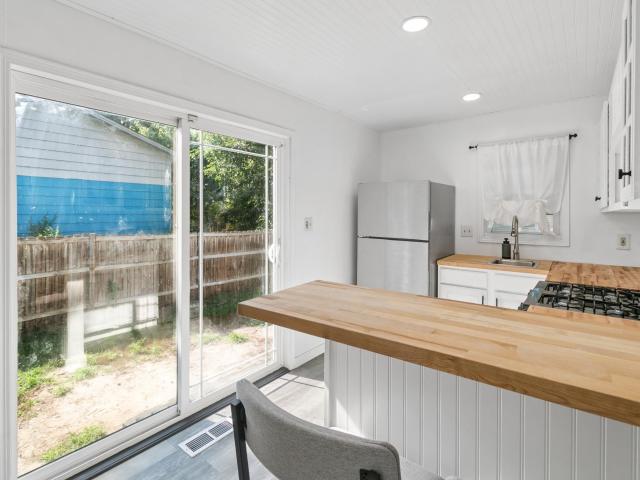389 Hugo Street NE