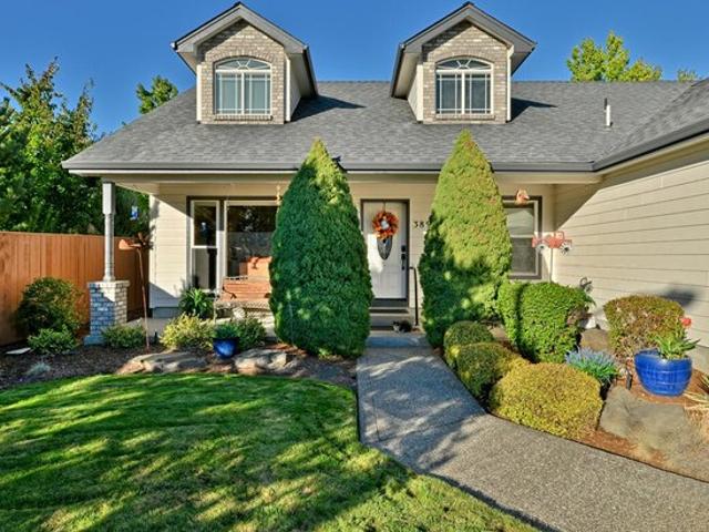 389 Leandra Ln, Eagle Point, OR 97524