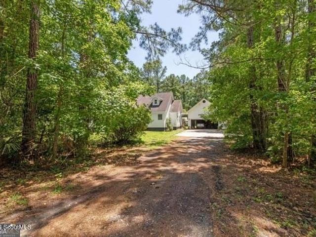 389 Magnolia Dr, Waverly, GA 31565