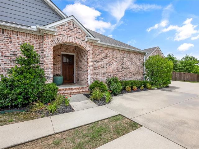 389 N Mountain Ranch Boulevard