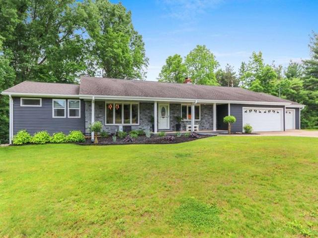 389 Sunlite Dr, Oneida, WI 54155