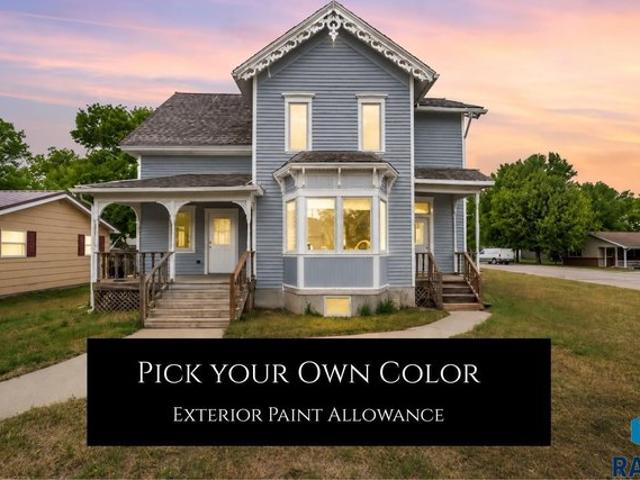 389 Walnut Ave, Parker, SD 57053