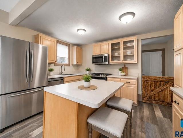 389 Walnut Ave, Parker, SD 57053