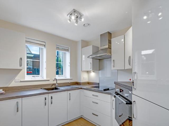 38 44 London Road, Purbrook PO7 2 bed retirement property to rent £2,150 pcm £496 pw
