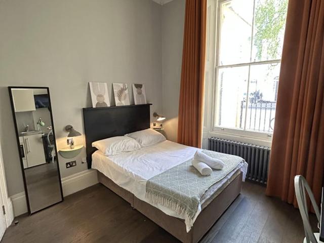 38 5 Leinster Square, W2