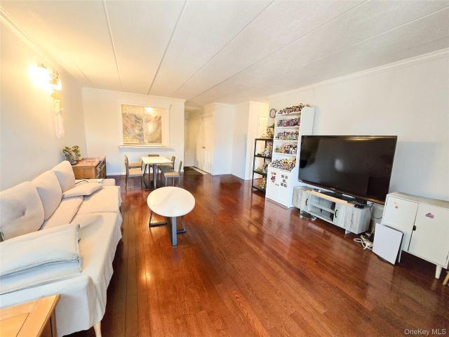 38 08 th Street 4B