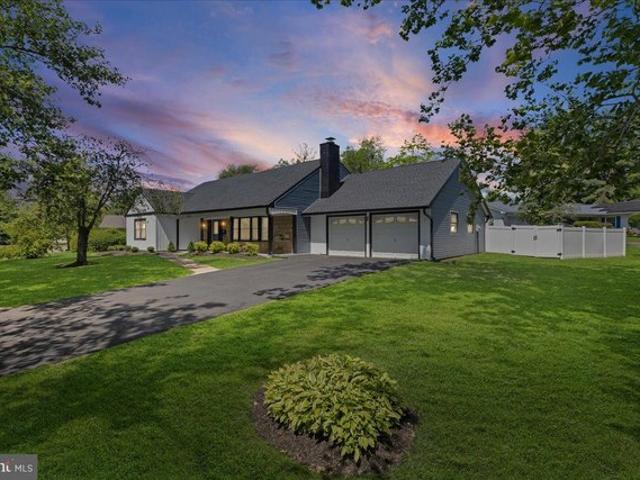 38 Tidewater Ln, Willingboro, NJ 08046