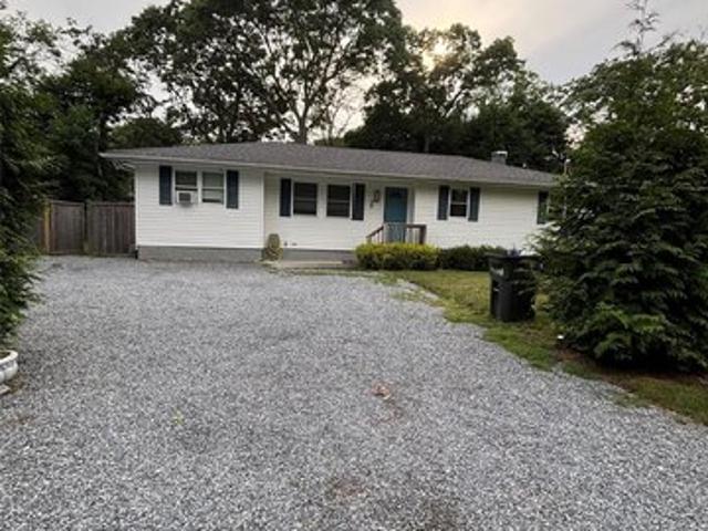 38 Vernon Ave, Mastic, NY 11950