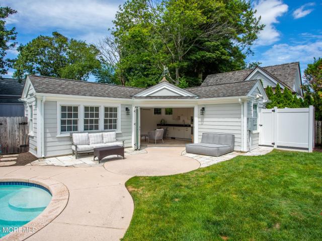 38 Vroom Avenue