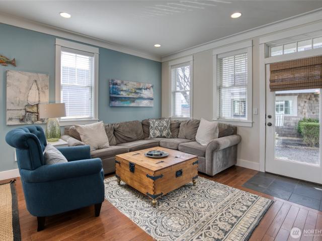 38 W Myrtle Lane