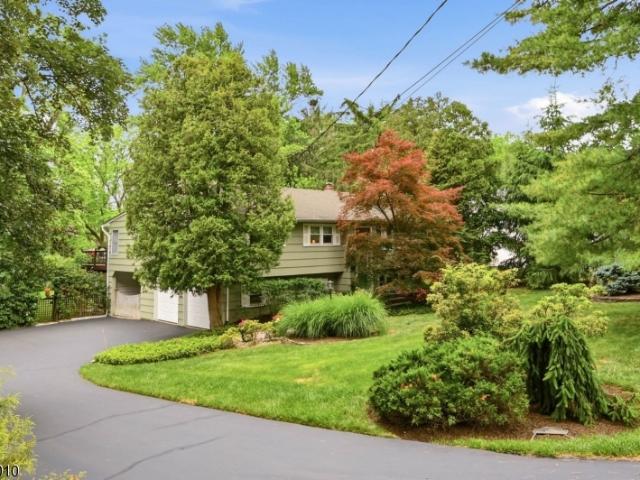 38 W Main St