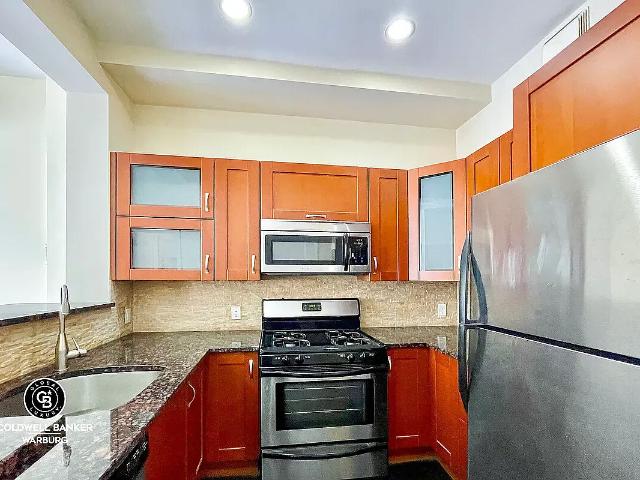38 W 83RD Street 3R