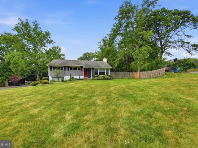 38 War Trophy Ln, Media, PA 19063
