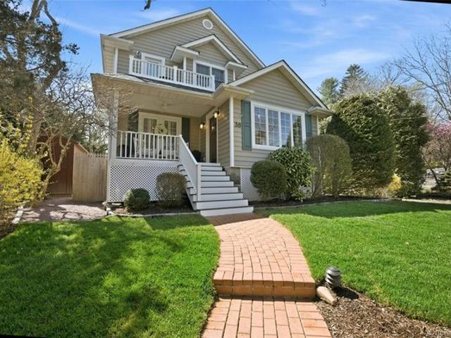 38 Westfield Dr, Centerport, NY 11721