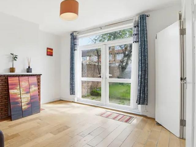 38 Wesley Avenue, London, NW10 7BN, United Kingdom | 3 bed townhouse for rent #166370876 | Rentberry