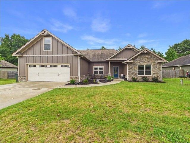 38 Winter Hawk Dr, Fort Mitchell, AL 36856