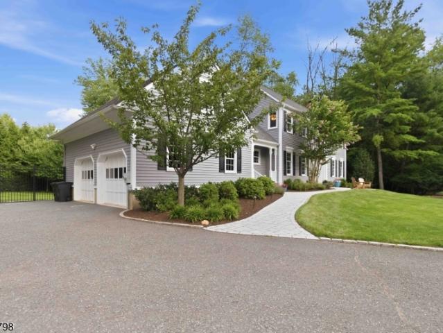 38 Woodmere Dr