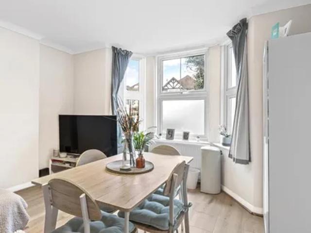 38 Worple Road, London, SW19 4EQ, United Kingdom | 1 bed apartment for rent #139269325 | Rentberry