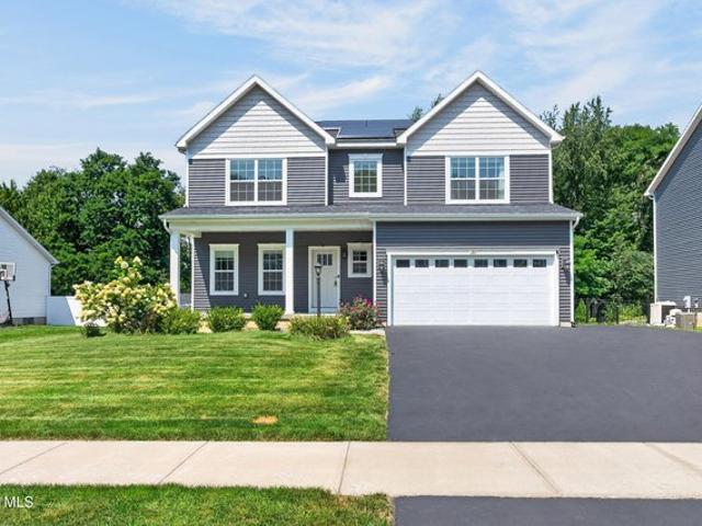 38 Wyatts Cir, East Greenbush, NY 12144