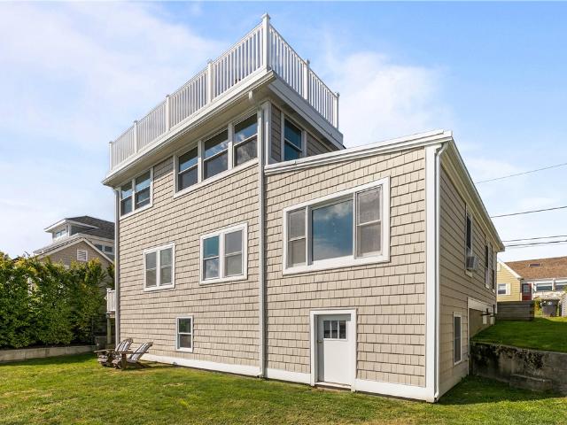 38 Aquidneck Avenue