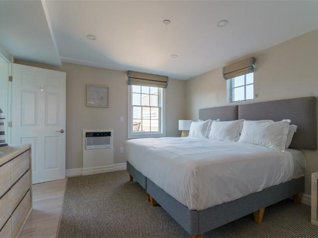 38 Bay Street W301