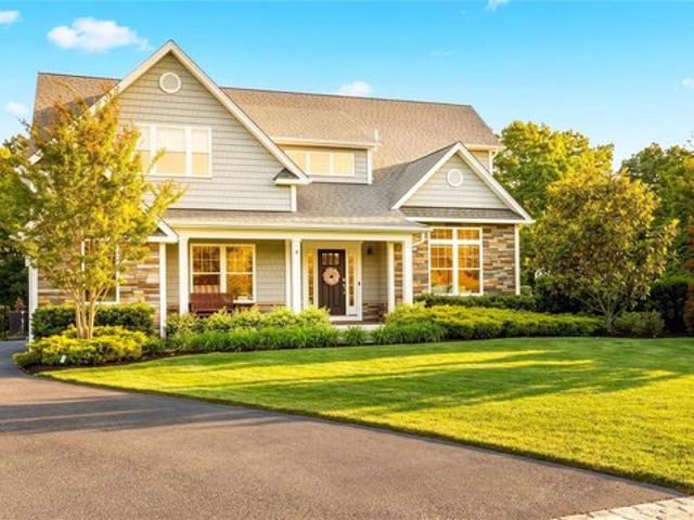 38 Blackberry Ln, Center Moriches, NY 11934