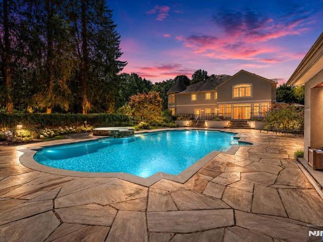 38 Bridle Way