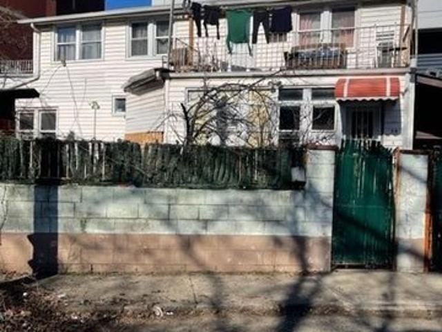 38 Brighton 2nd Pl, Brooklyn, NY 11235