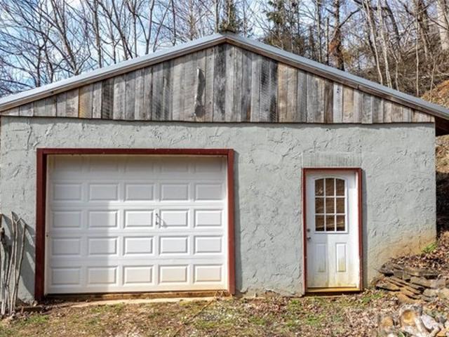 38 Buchanan Hill Rd, Bakersville, NC 28705