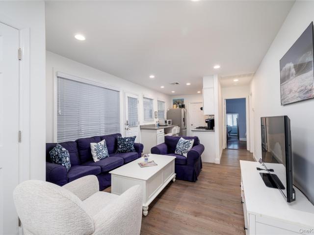 38 California Street HOUSE
