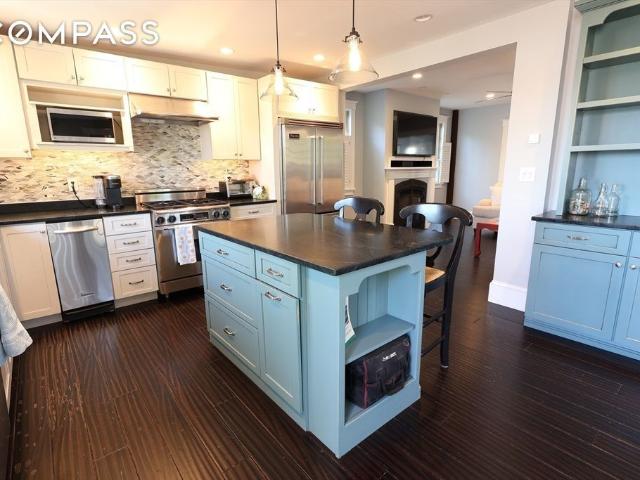 38 Central St 12, Manchester, MA