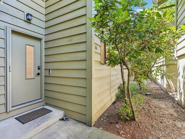 38 Cervantes Cir, Lake Oswego, OR 97035