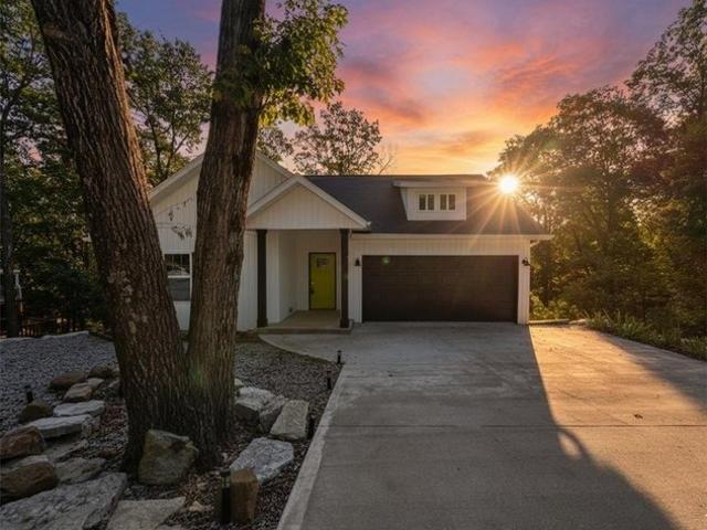 38 Country Club Dr, Holiday Island, AR 72631