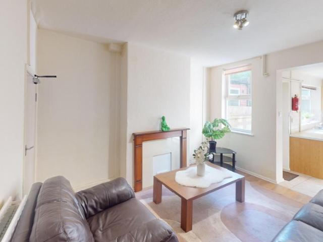 38 Cromwell Street, Nottingham, NG7 4GL 4 bed house share to rent £2,340 pcm £540 pw