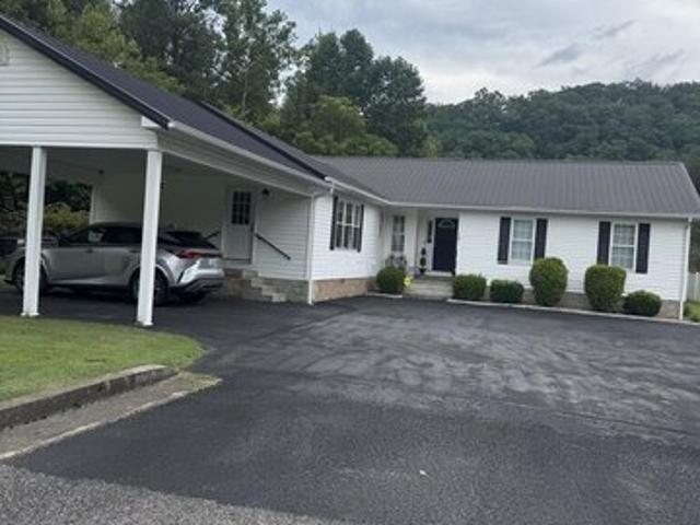 38 Creekwood Ct, Inez, KY 41224