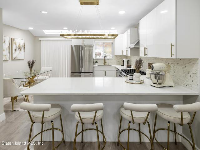 38 Deborah Loop | Compass