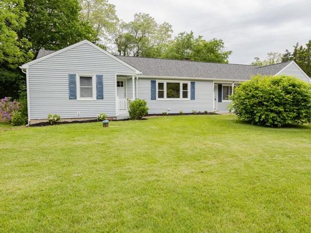 38 Dinwoodie Dr, North Branford, CT 06471